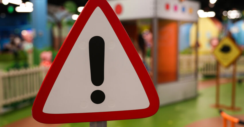 ¿Qué señales debes colocar en un parque infantil interior?